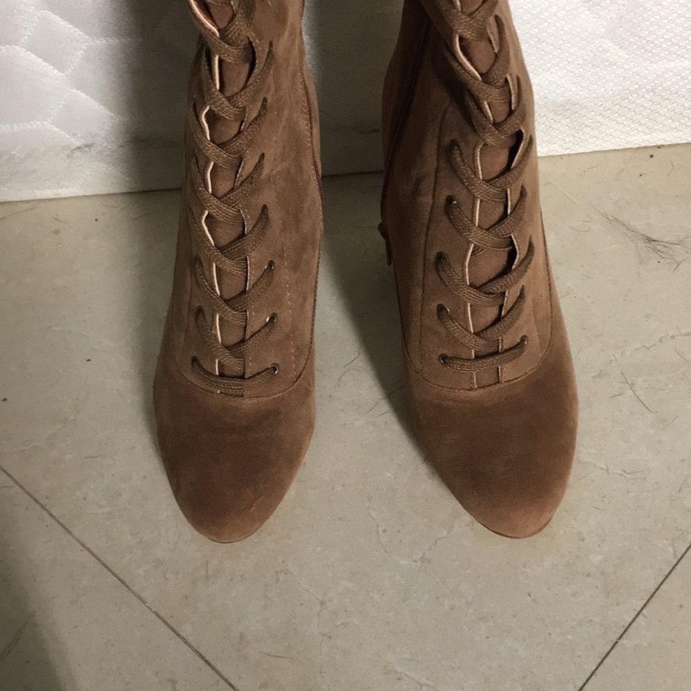 Cute Knee High Lace Up Boots - Gem